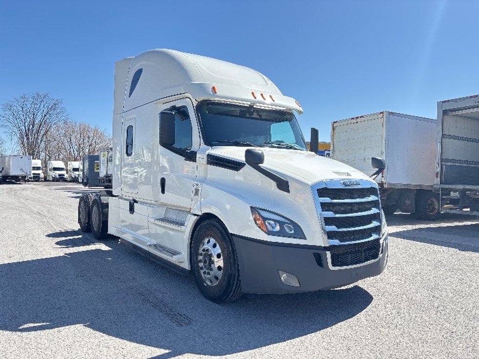 Used Sleeper Trucks for Sale - Penske Used Trucks
