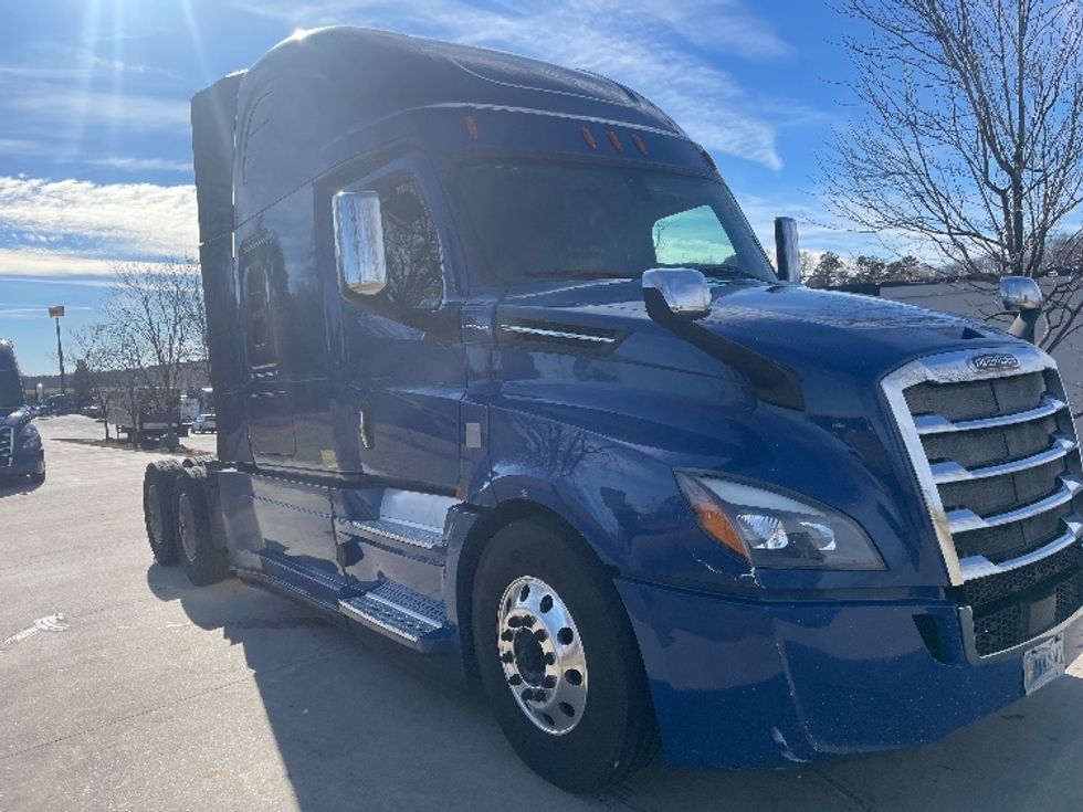 2019 Freightliner T12664ST Sleeper Tractor