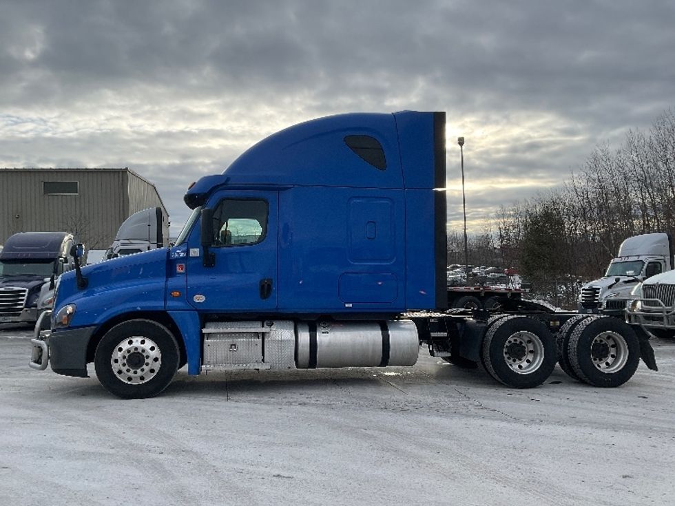 2020 Freightliner Cascadia 12564ST Sleeper Tractor