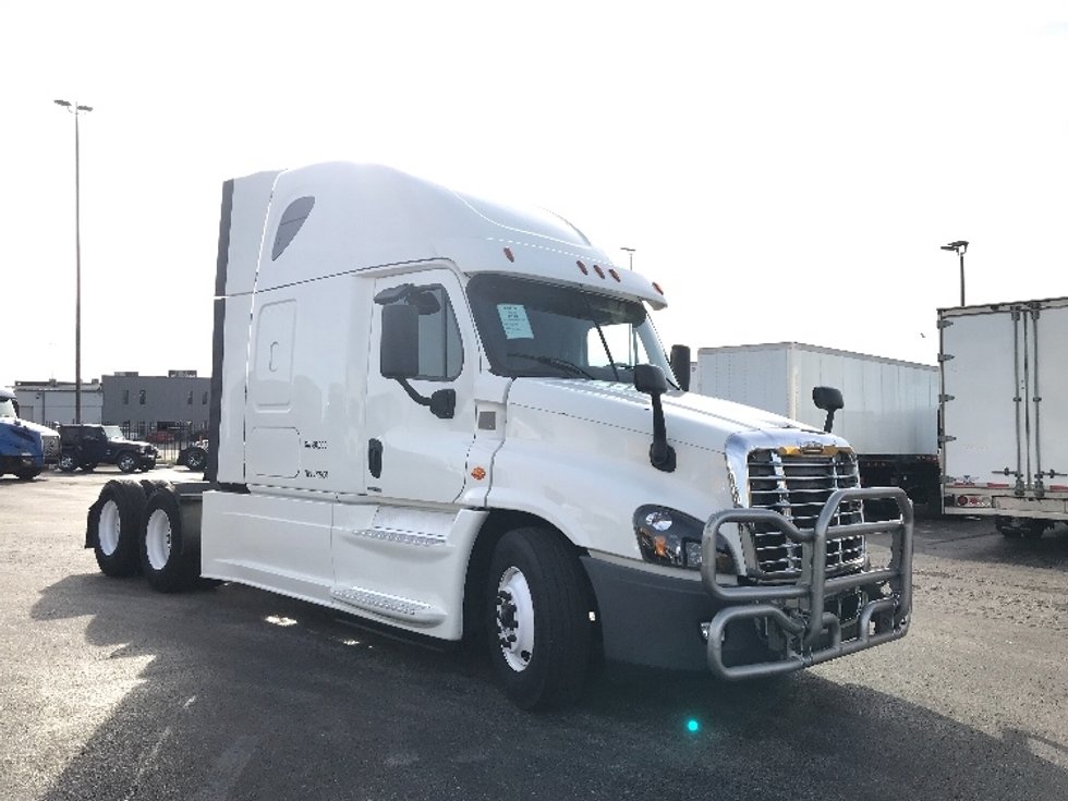 Used Sleeper Trucks for Sale - Penske Used Trucks