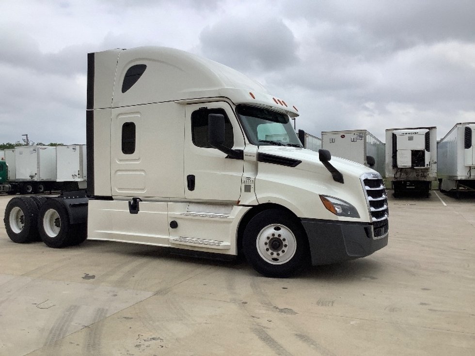 Used Freightliner Sleeper Trucks for Sale in TX - Penske Used Trucks