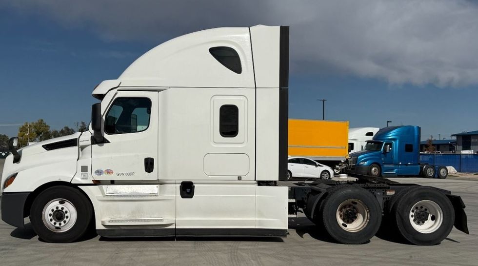 2020 Freightliner T12664ST Sleeper Tractor