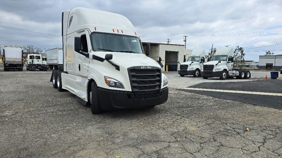 2020 Freightliner T12664ST Sleeper Tractor