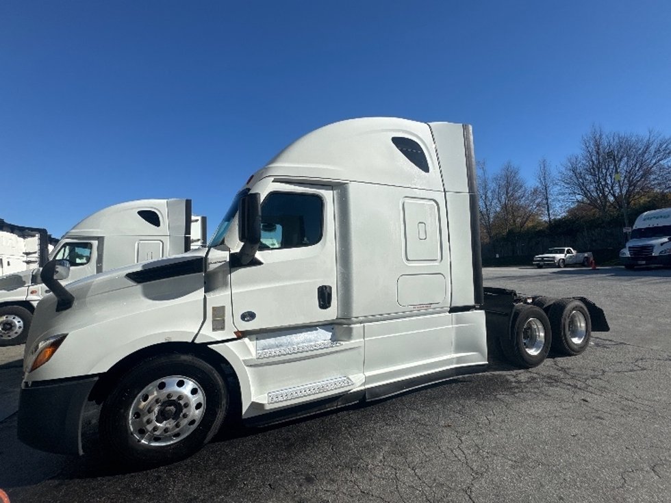 Used Sleeper Trucks for Sale - Penske Used Trucks