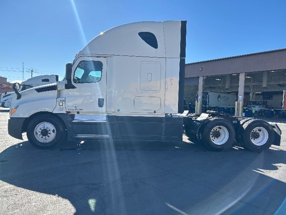 2020 Freightliner T12664ST Sleeper Tractor