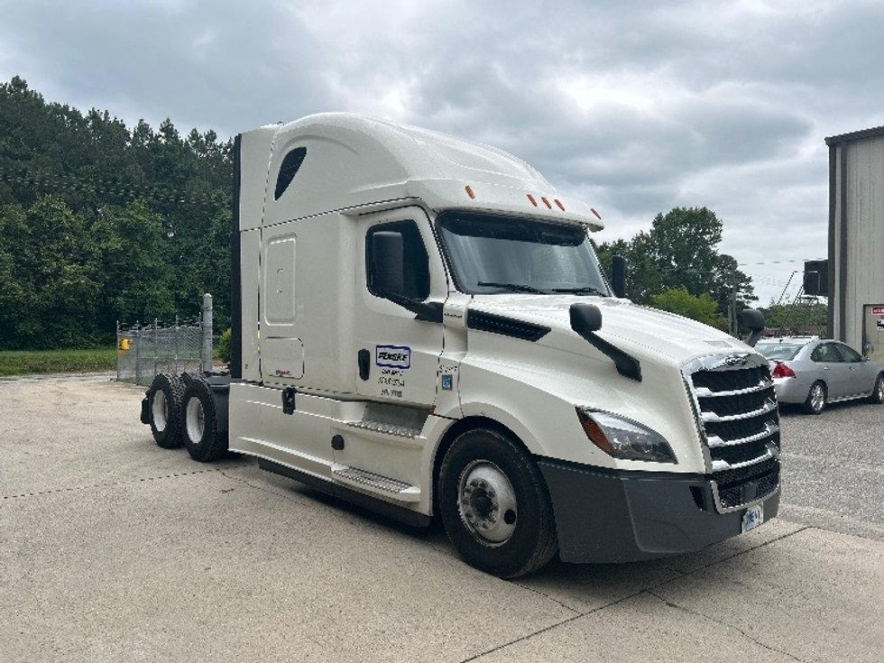 Used Sleeper Trucks for Sale - Penske Used Trucks