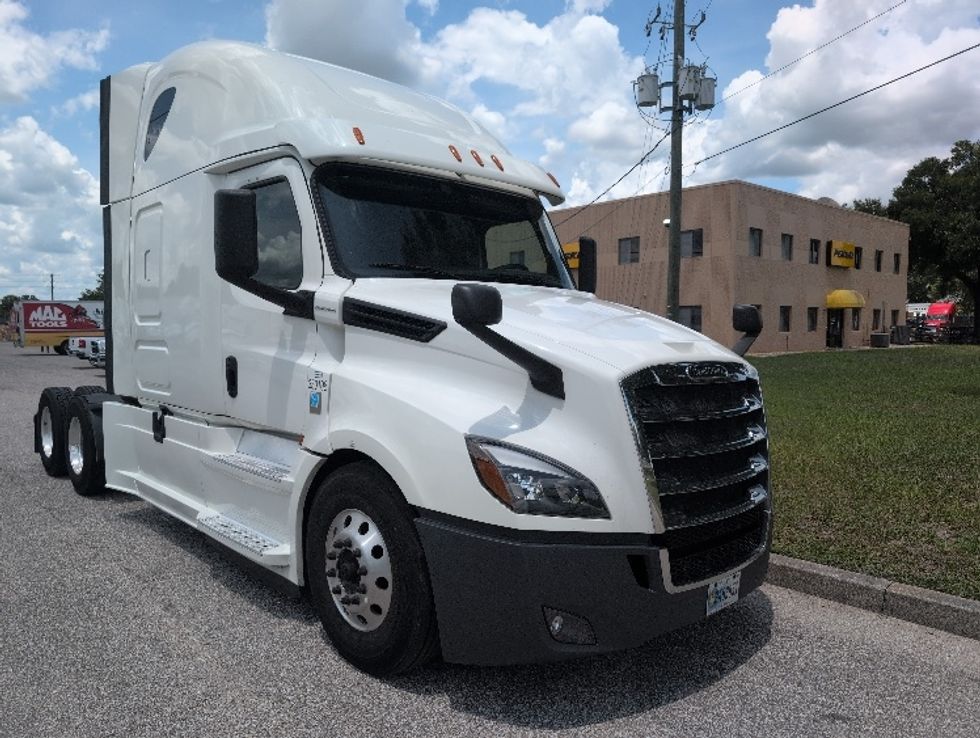 2020 Freightliner T12664ST Sleeper Tractor