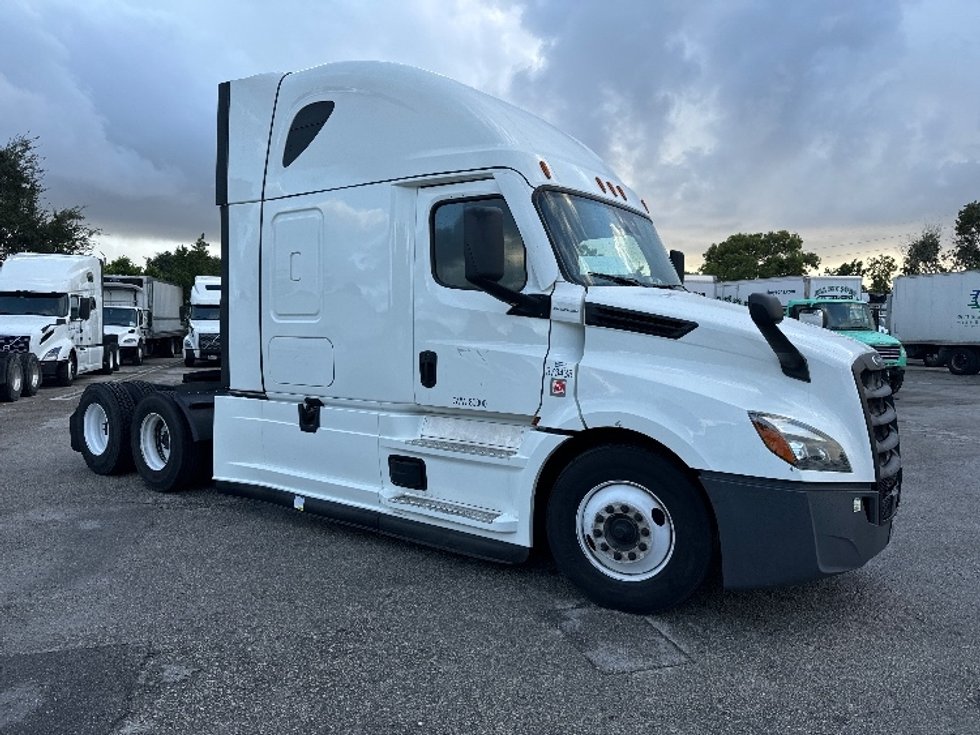 Used Sleeper Trucks for Sale - Penske Used Trucks