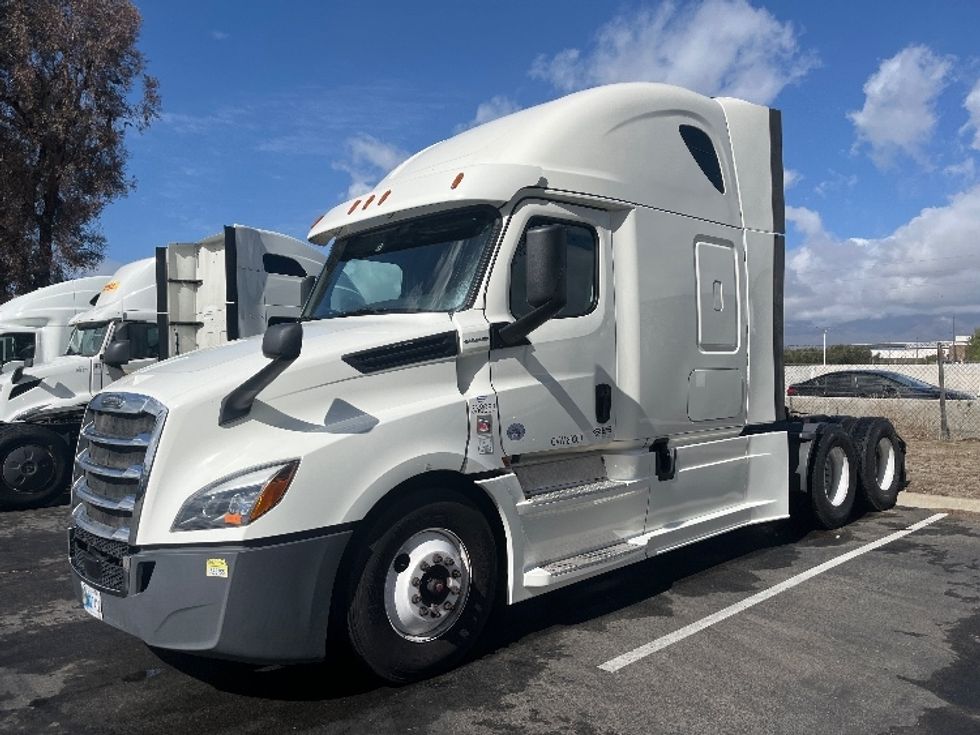 2020 Freightliner T12664ST Sleeper Tractor