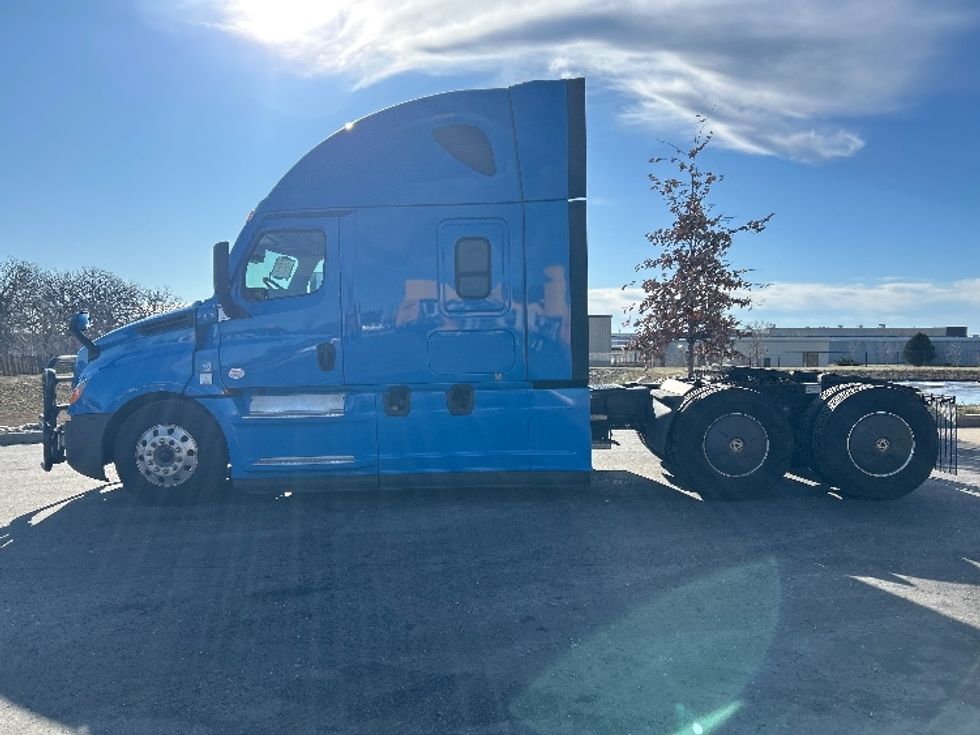 2020 Freightliner T12664ST Sleeper Tractor