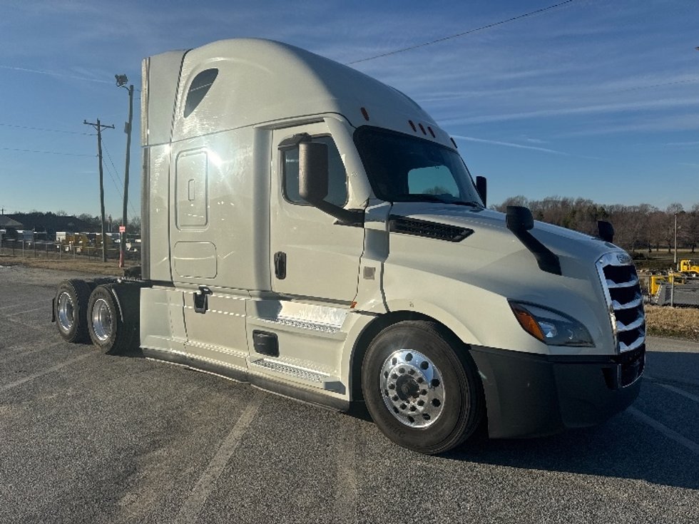 Used Sleeper Trucks for Sale - Penske Used Trucks