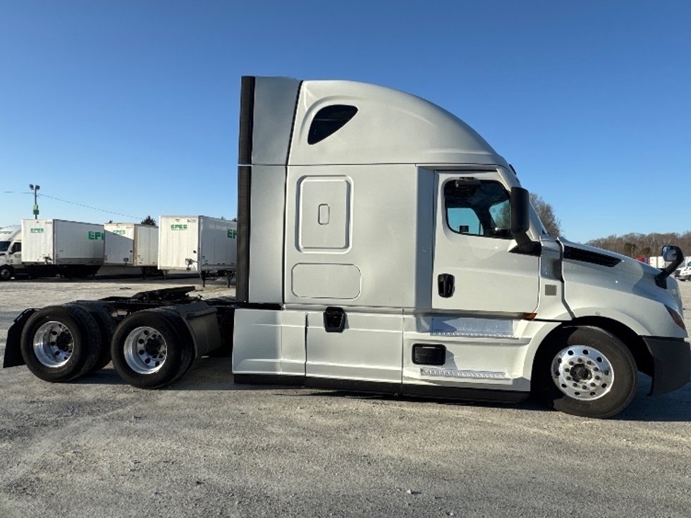 Used Sleeper Trucks for Sale - Penske Used Trucks