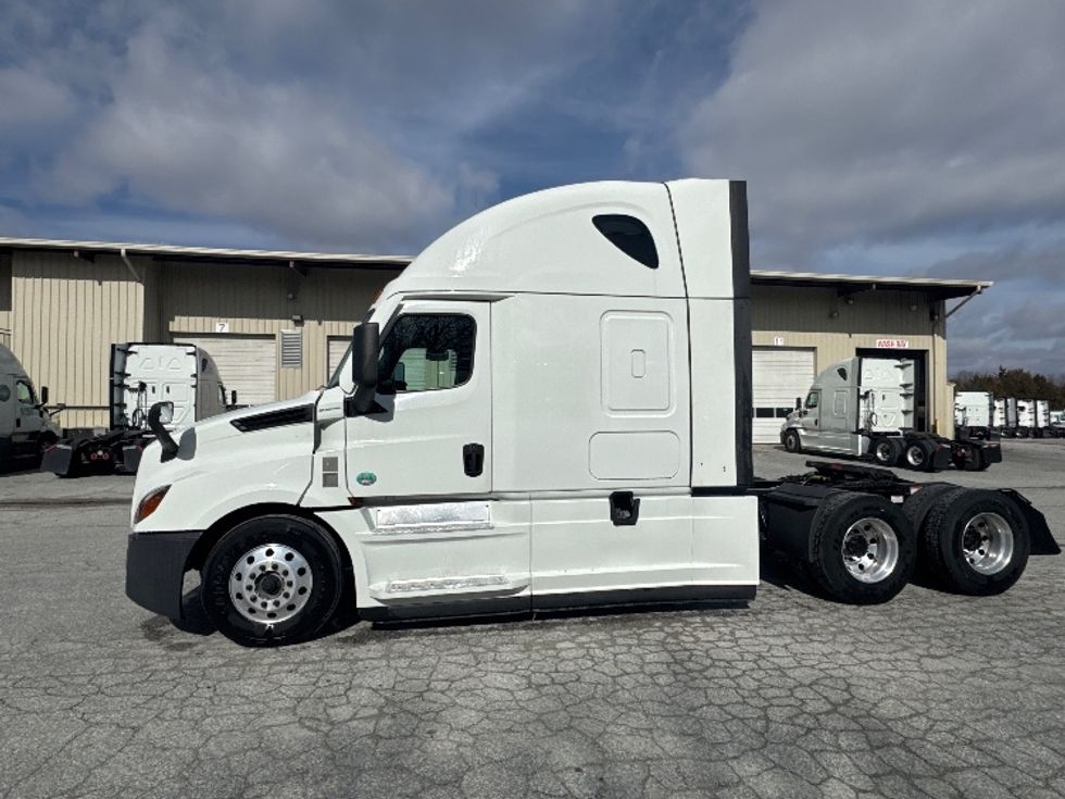 2021 Freightliner T12664ST Sleeper Tractor