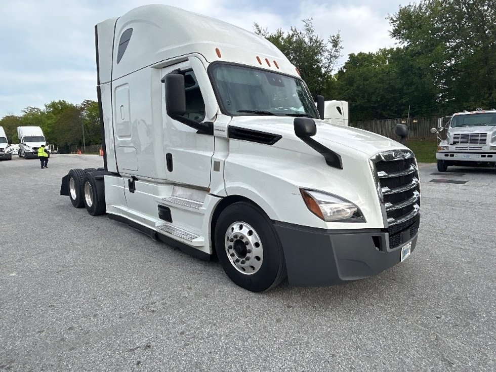 Used Sleeper Trucks for Sale - Penske Used Trucks