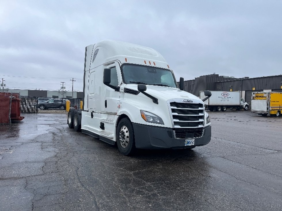 Used Freightliner Sleeper Trucks for Sale in MI - Penske Used Trucks