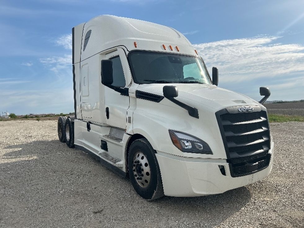 2022 Freightliner T12664ST Sleeper Tractor