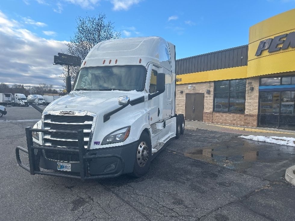 2022 Freightliner T12664ST Sleeper Tractor