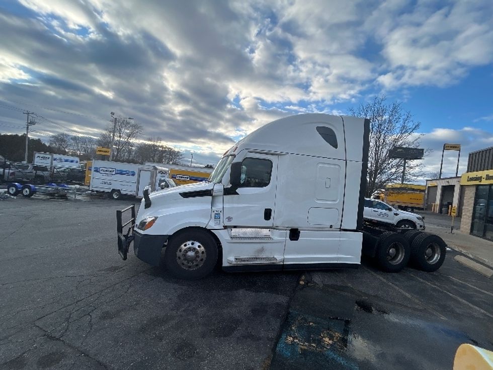 2022 Freightliner T12664ST Sleeper Tractor