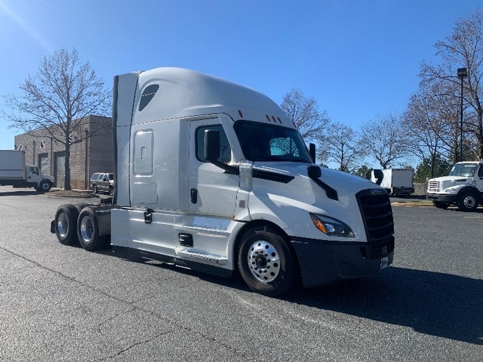 2022 Freightliner T12664ST Sleeper Tractor