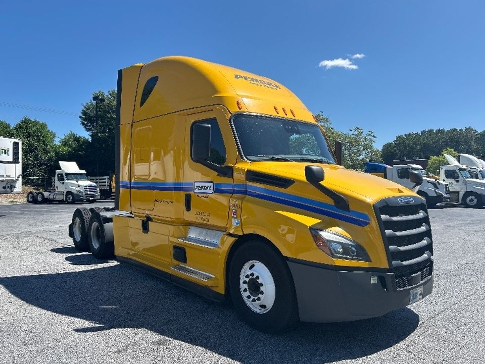 2022 Freightliner T12664ST Sleeper Tractor