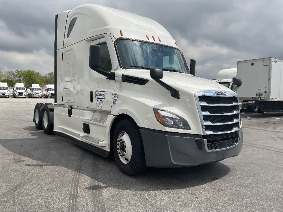 2022 Freightliner T12664ST Sleeper Tractor