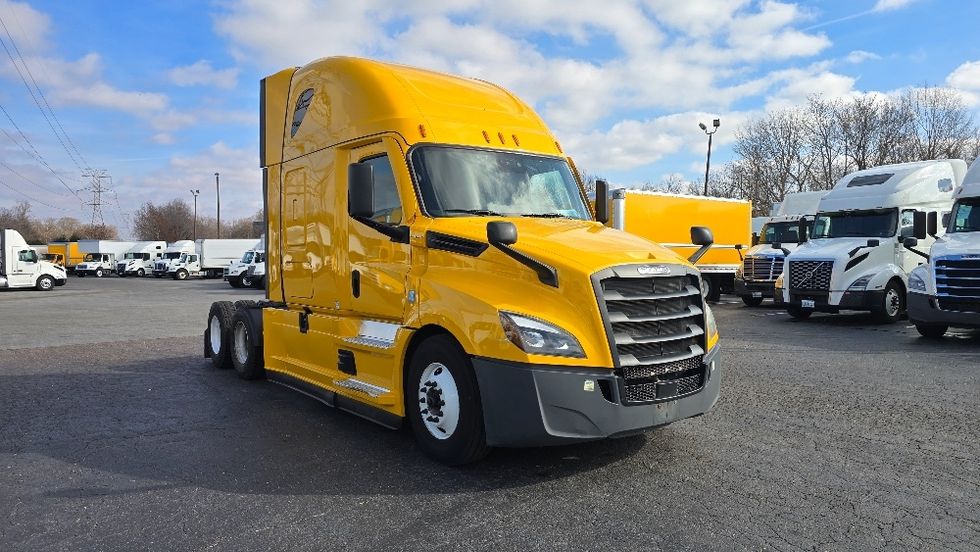 2022 Freightliner T12664ST Sleeper Tractor