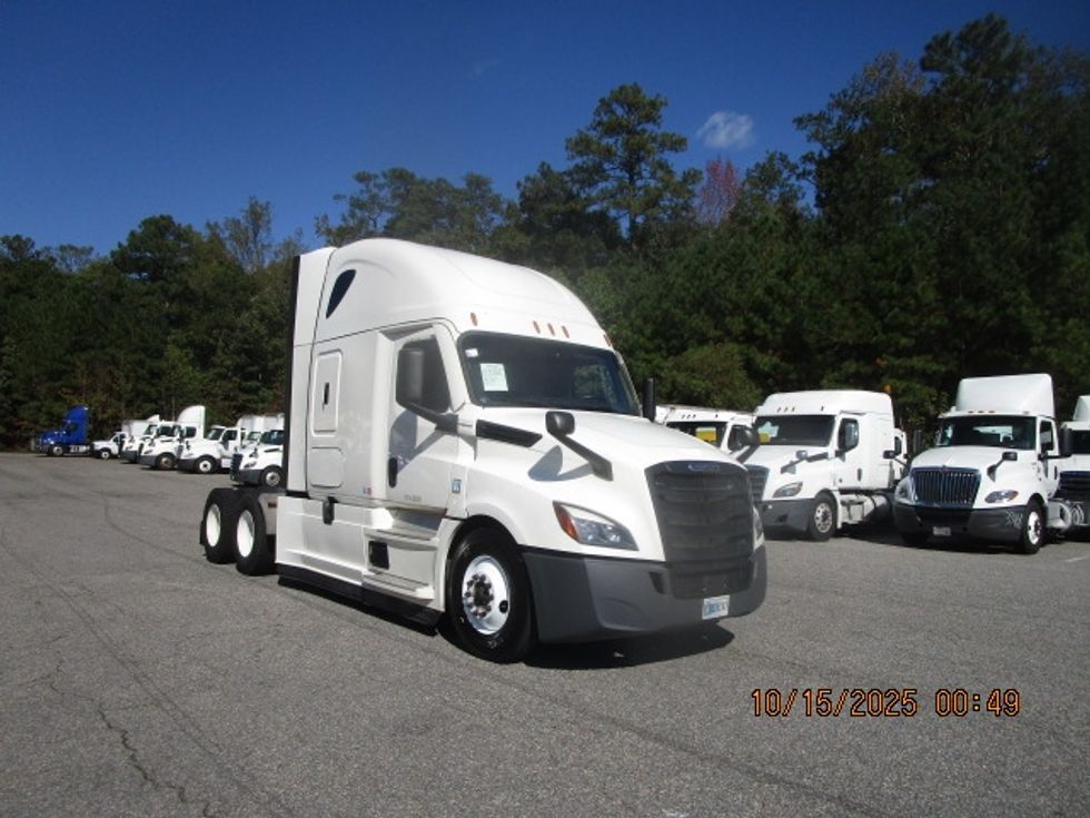 2022 Freightliner T12664ST Sleeper Tractor