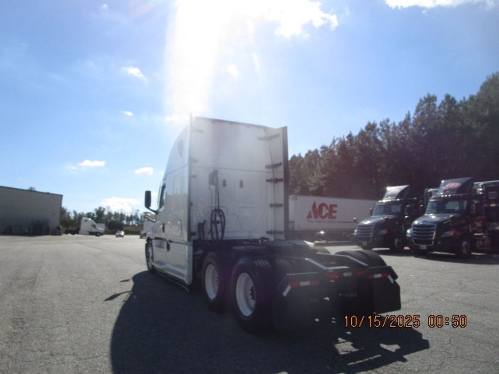 2022 Freightliner T12664ST Sleeper Tractor