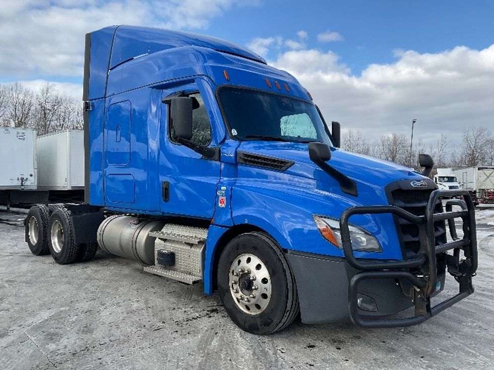 2022 Freightliner T12664ST Sleeper Tractor