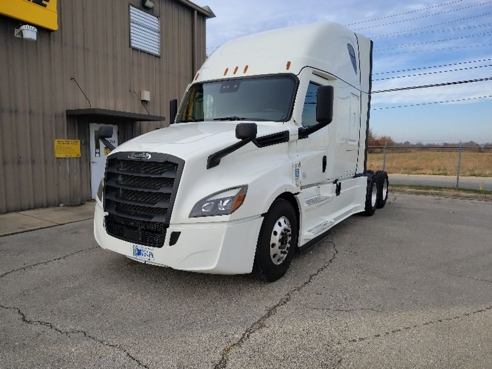 2022 Freightliner T12664ST Sleeper Tractor