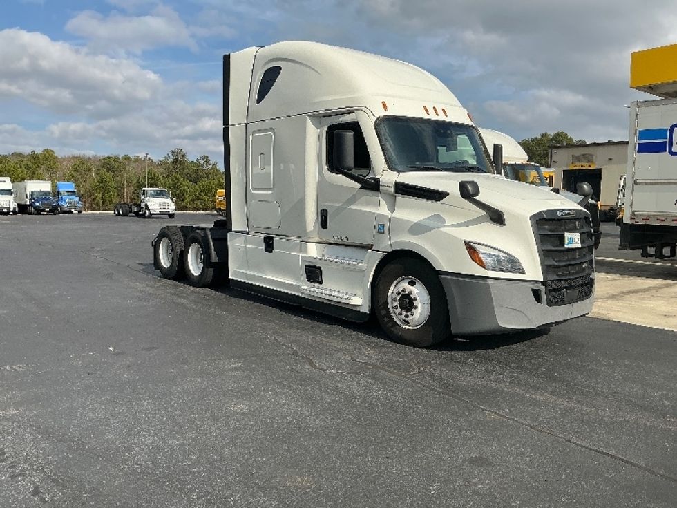 2022 Freightliner T12664ST Sleeper Tractor