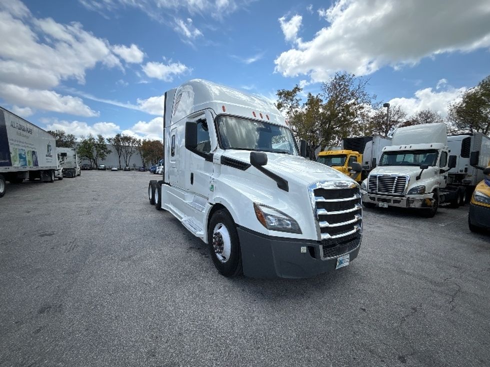 2022 Freightliner T12664ST Sleeper Tractor