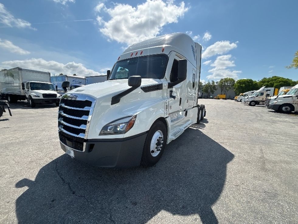 2022 Freightliner T12664ST Sleeper Tractor