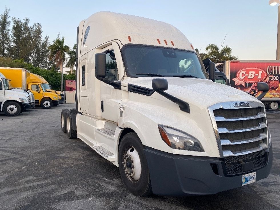 2022 Freightliner T12664ST Sleeper Tractor