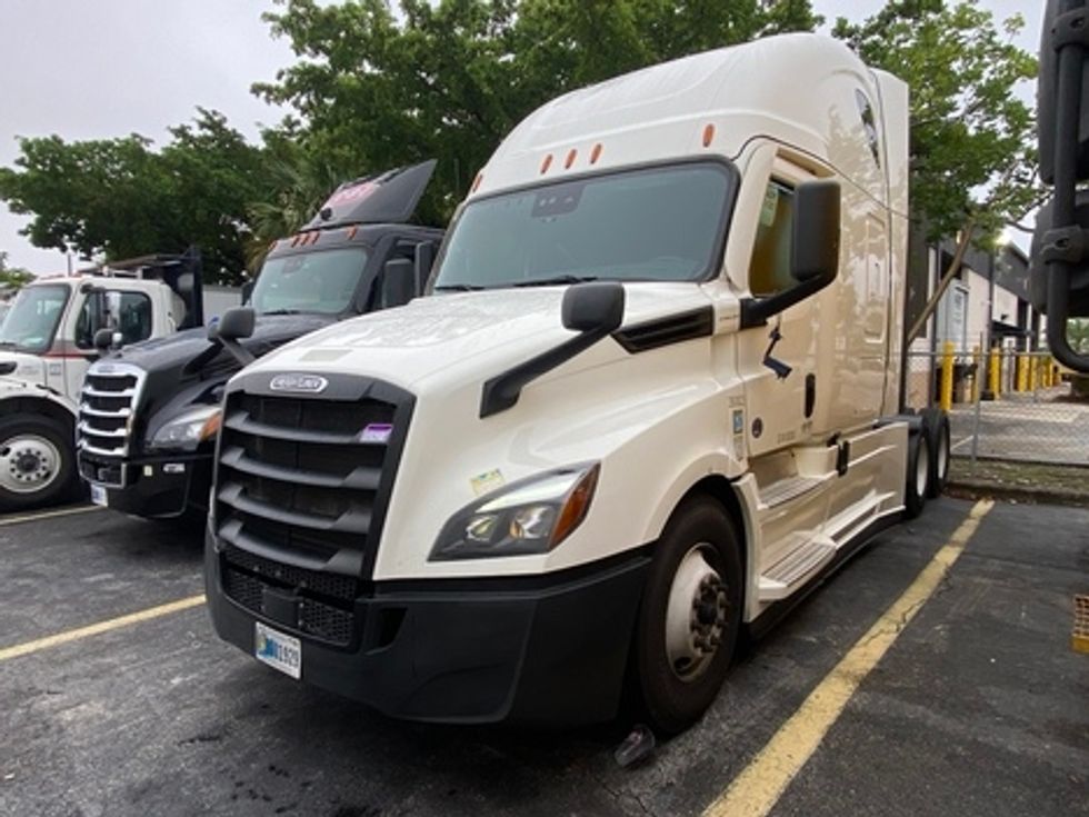 2022 Freightliner T12664ST Sleeper Tractor