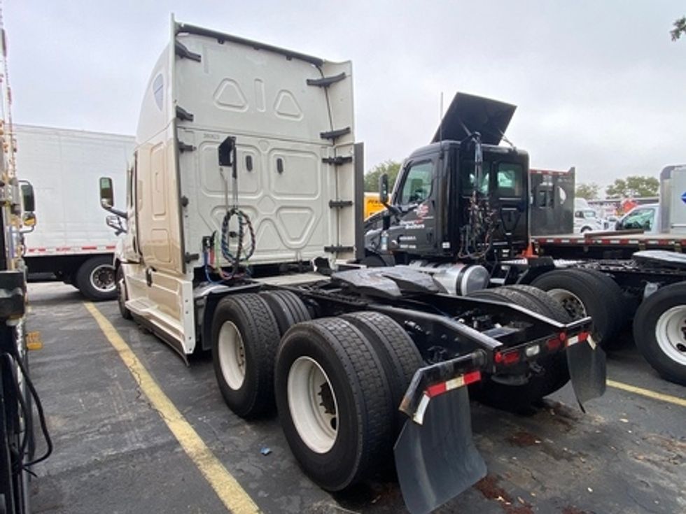 2022 Freightliner T12664ST Sleeper Tractor