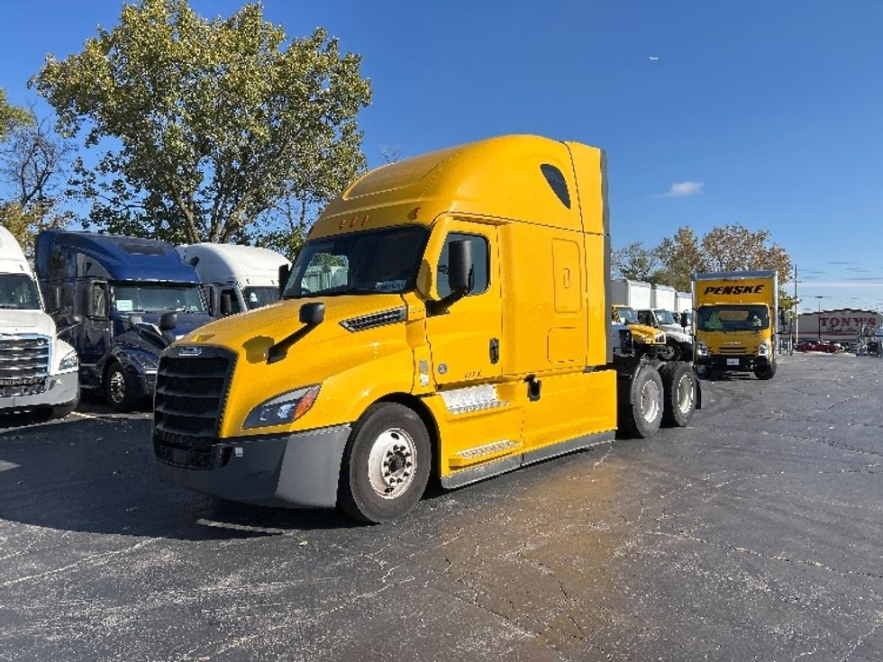 2022 Freightliner T12664ST Sleeper Tractor