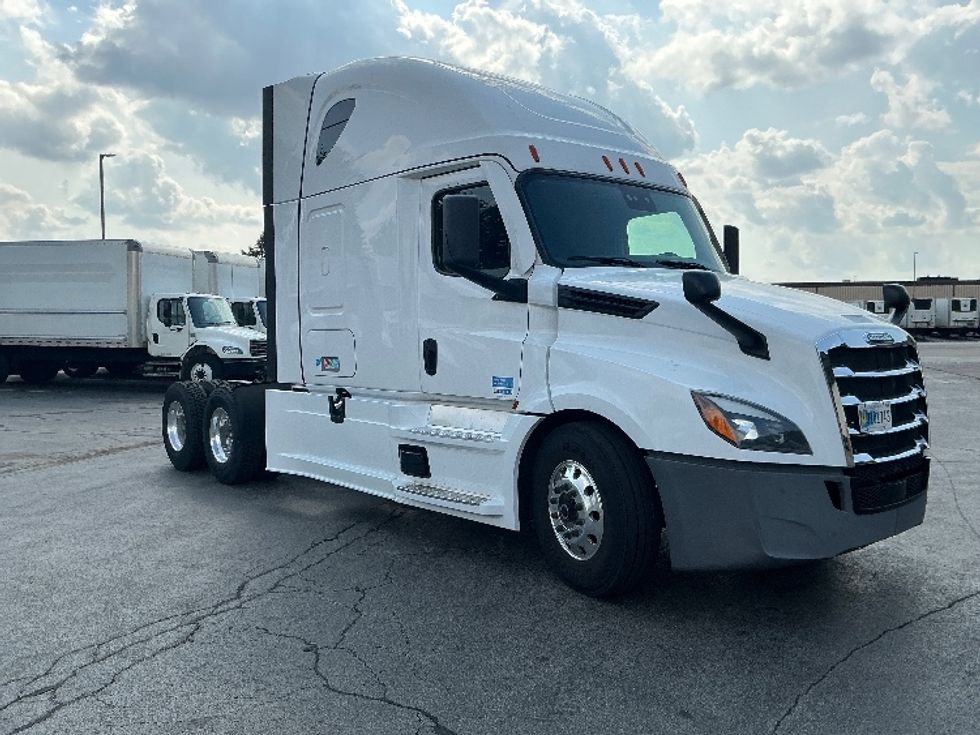 2022 Freightliner T12664ST Sleeper Tractor