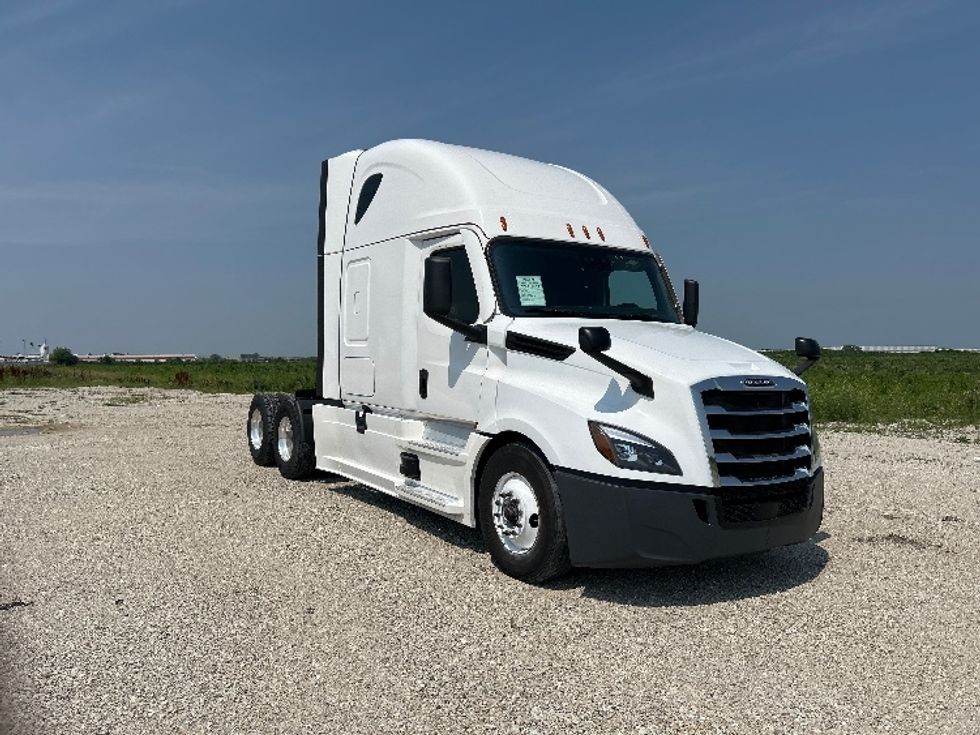 2022 Freightliner T12664ST Sleeper Tractor