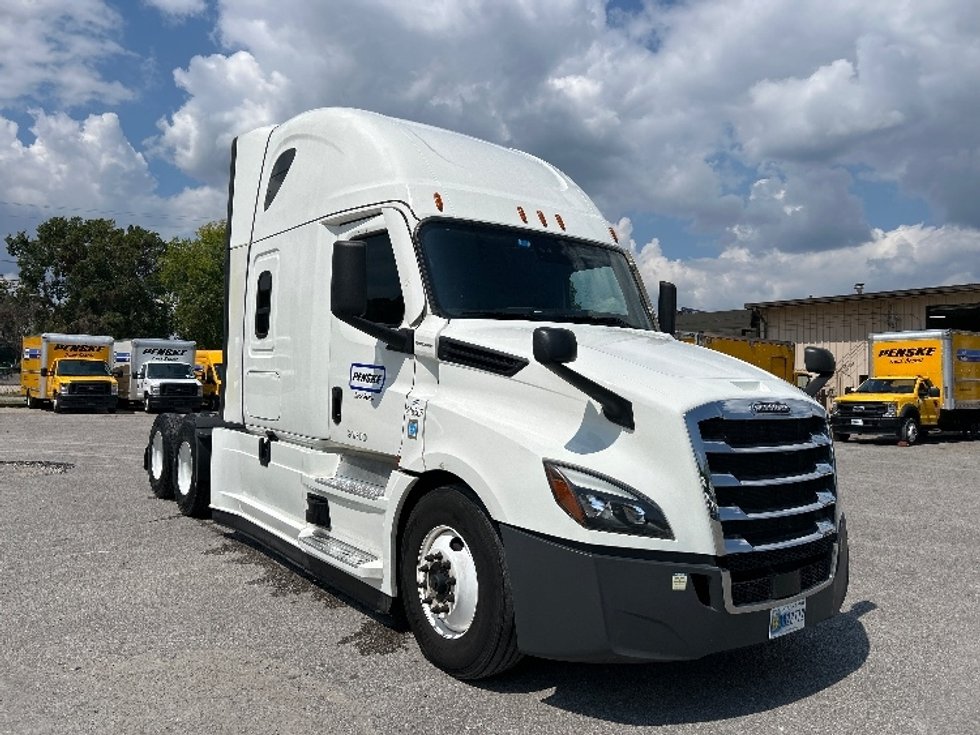 Used Sleeper Trucks for Sale - Penske Used Trucks