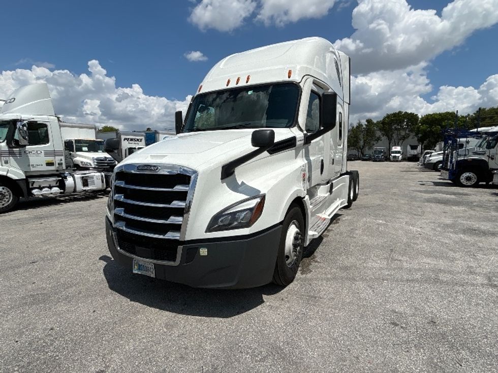 2023 Freightliner T12664ST Sleeper Tractor