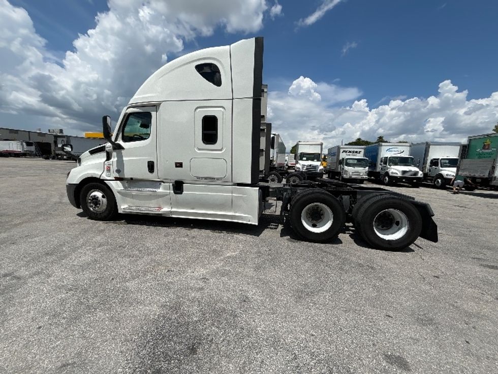 2023 Freightliner T12664ST Sleeper Tractor