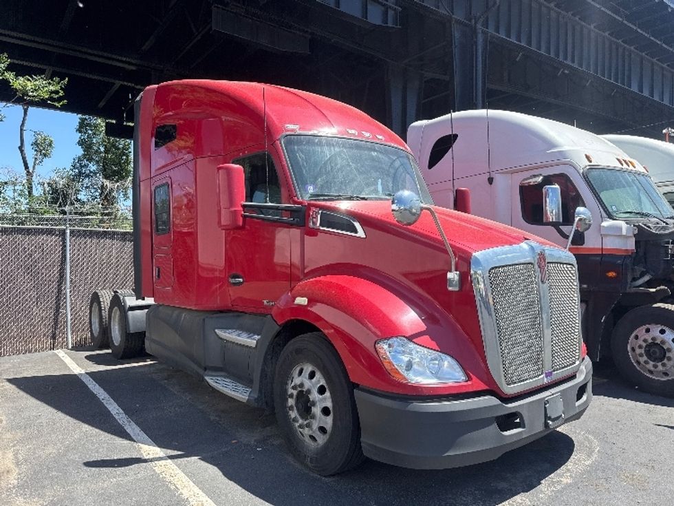2017 Kenworth T680 Sleeper Tractor