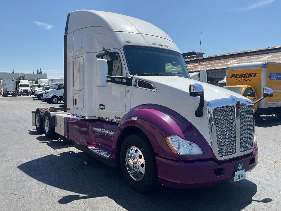 2020 Kenworth T680 Sleeper Tractor