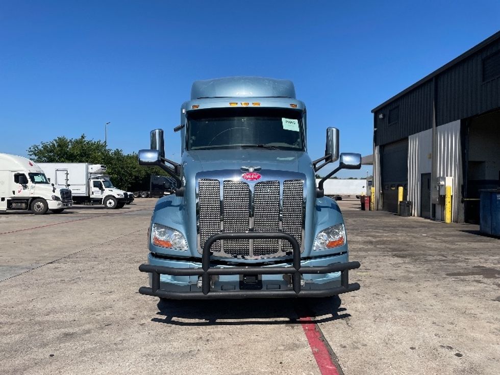 2016 Peterbilt 579 Sleeper Tractor