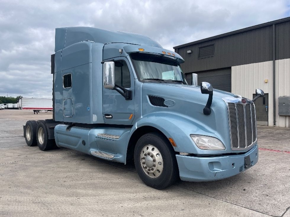 2016 Peterbilt 579 Sleeper Tractor