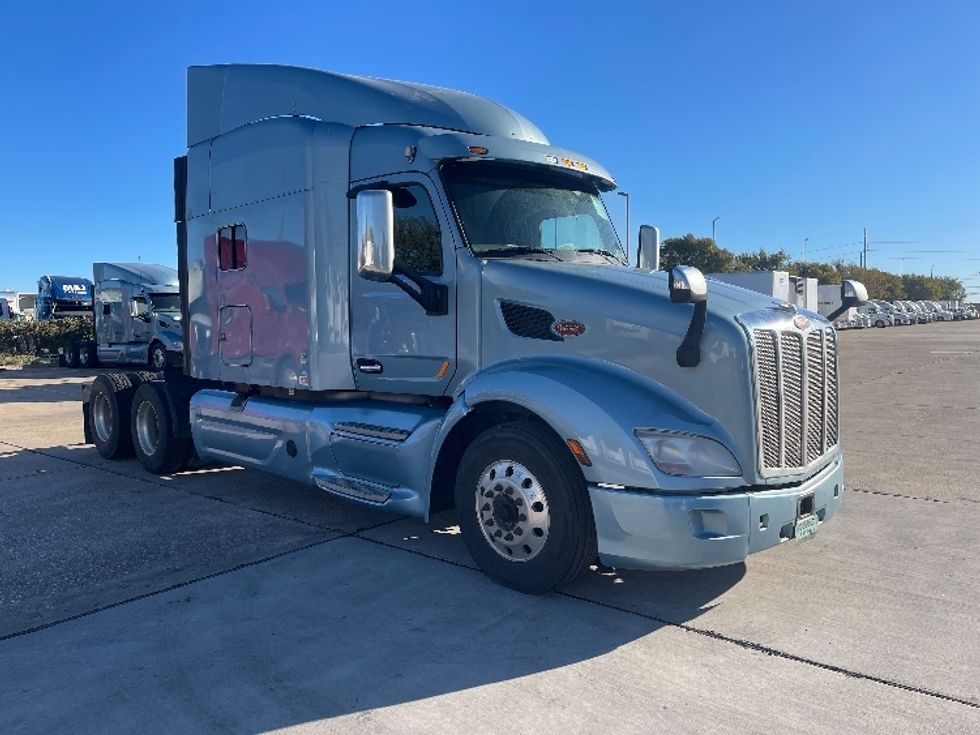 2016 Peterbilt 579 Sleeper Tractor
