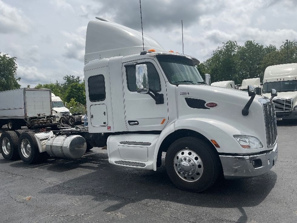 2019 Peterbilt 579 Sleeper Tractor