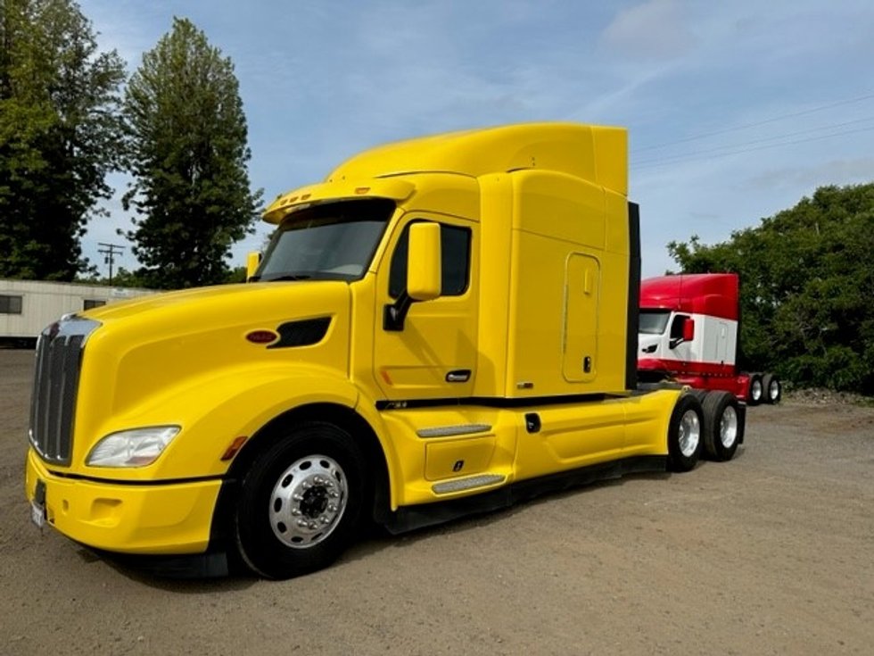 Used Peterbilt Sleeper Trucks for Sale - Penske Used Trucks