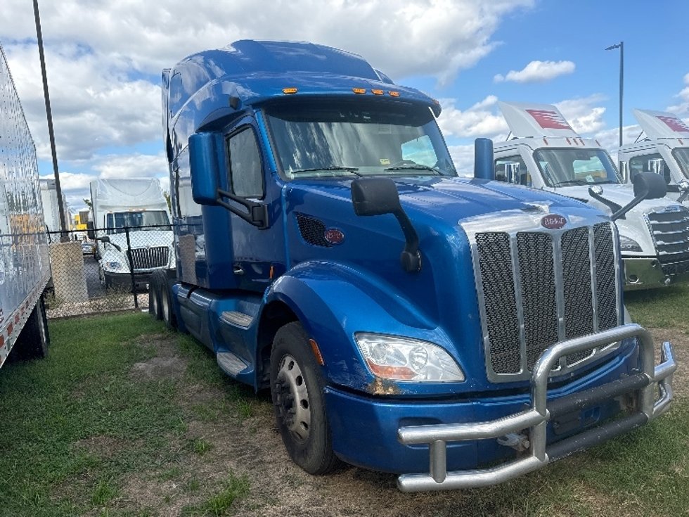 Used Peterbilt Sleeper Trucks for Sale - Penske Used Trucks